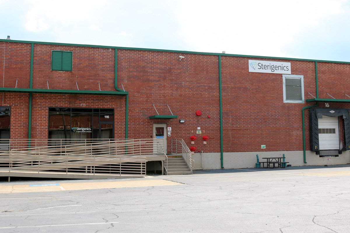 Community residents confront Sterigenics over ethylene oxide emissions ...