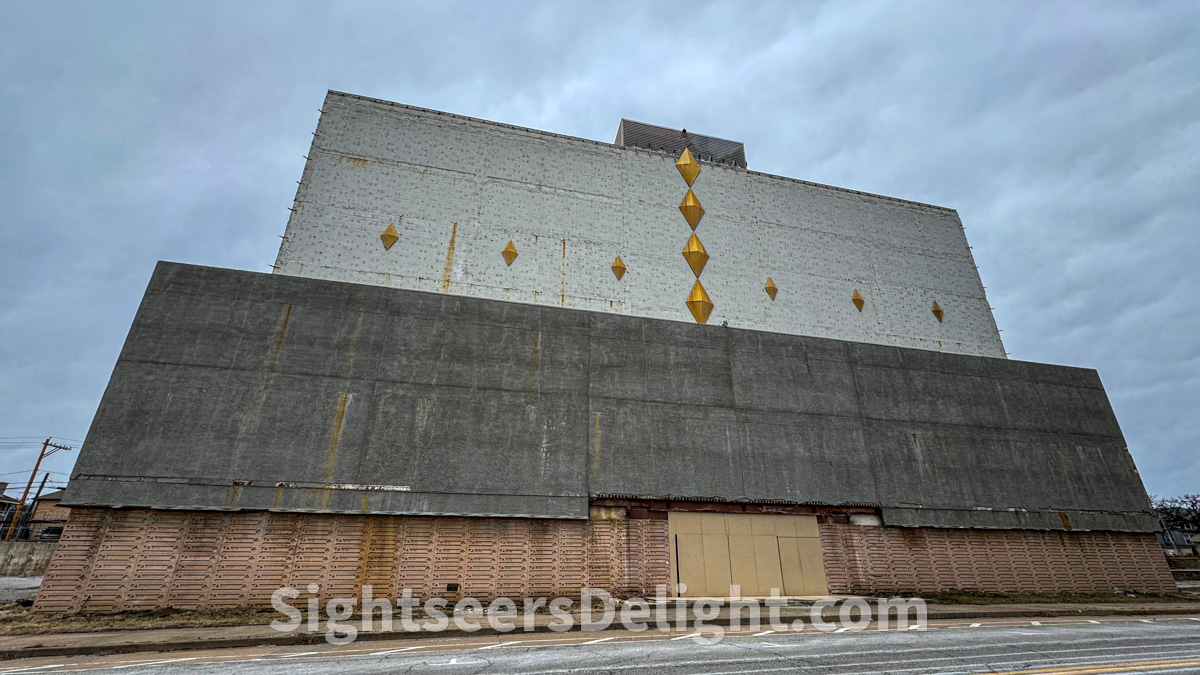 Abandoned Abundant Life Building makes for a unique photo opp ...