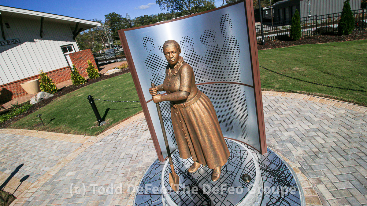 Smyrna, Georgia, quietly unveils Fanny Williams statue - Sightseers ...