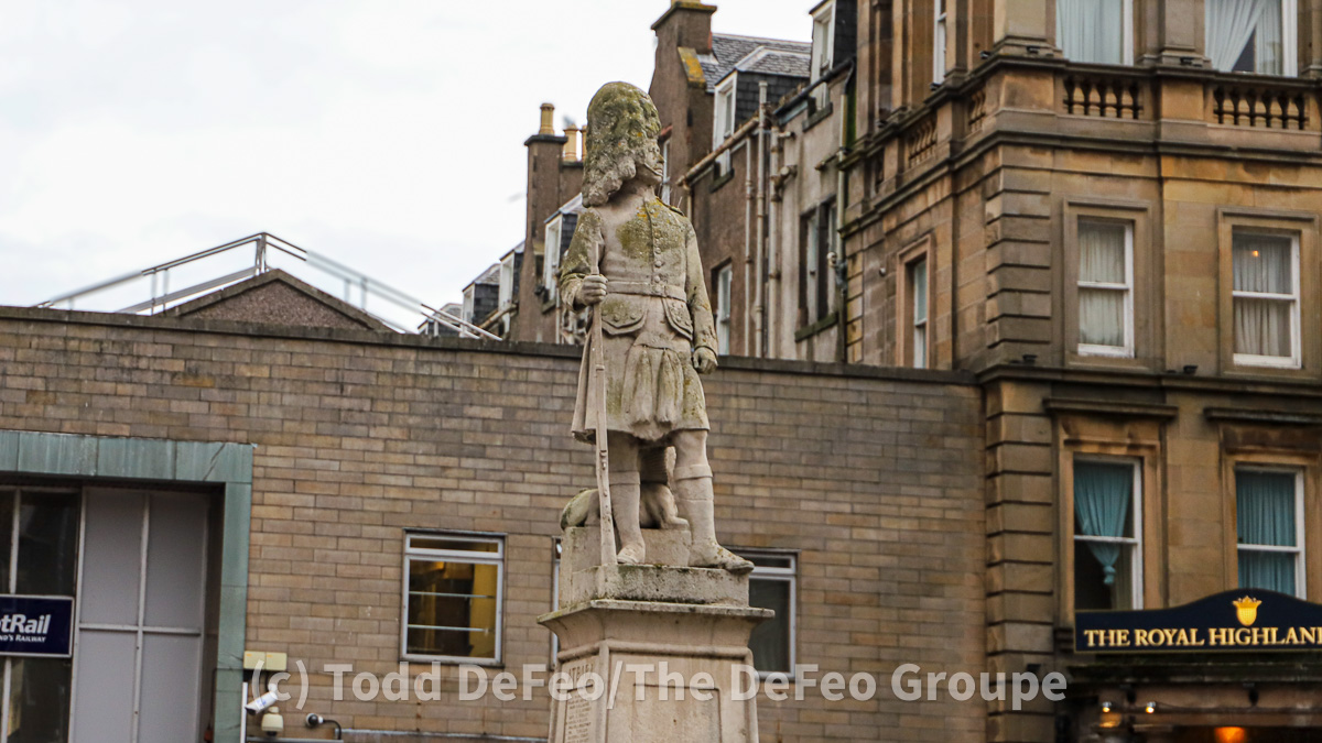 Monument to 79th Queen’s Own Cameron Highlanders - Sightseers' Delight